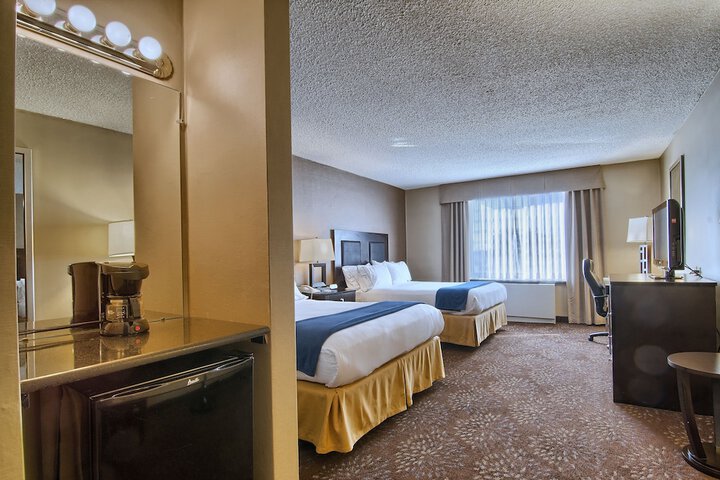 Holiday Inn Express Detroit Birmingham an IHG Hotel Birmingham ...