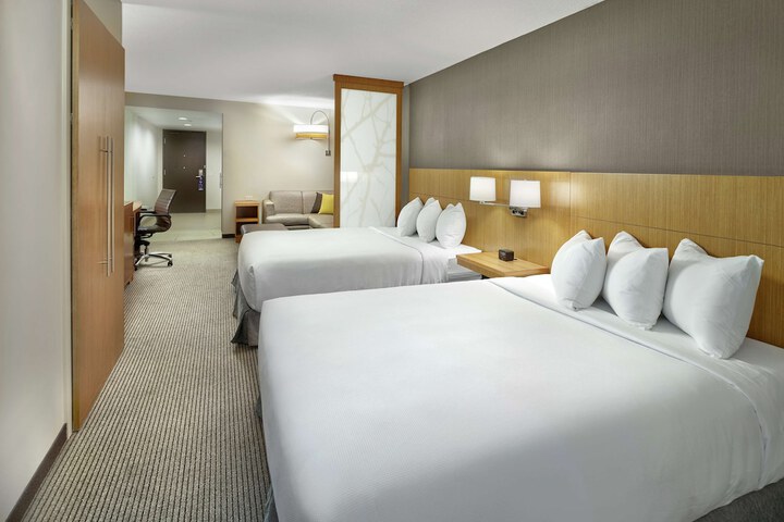 DoubleTree by Hilton Edmonton Downtown Edmonton | Bookonline.com