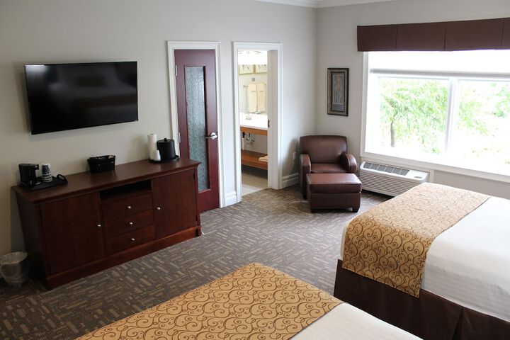 Riverwalk Place Resort & Spa Gladwin | Bookonline.com