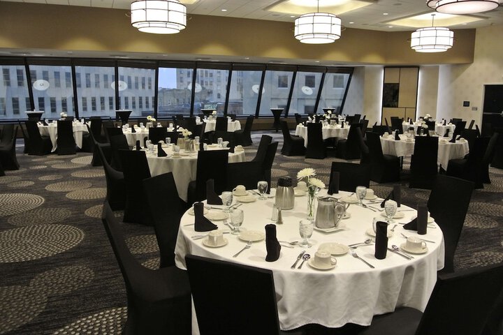 Radisson Blu Fargo Fargo | Bookonline.com