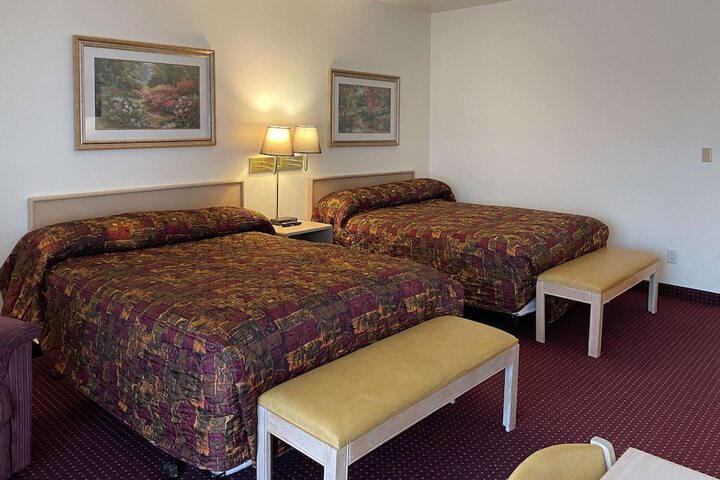 Edgewater Inn and Suites Coos Bay | Bookonline.com