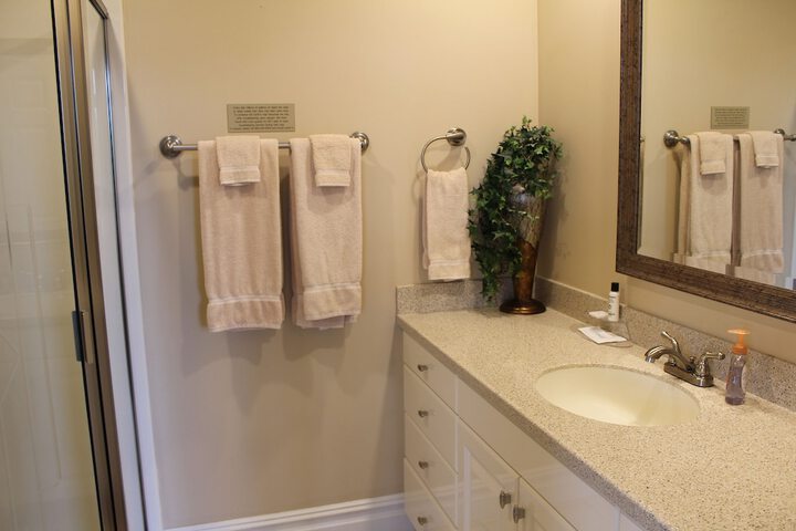 Riverwalk Place Resort & Spa Gladwin | Bookonline.com
