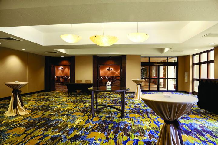 Embassy Suites by Hilton Phoenix Tempe Tempe | Bookonline.com