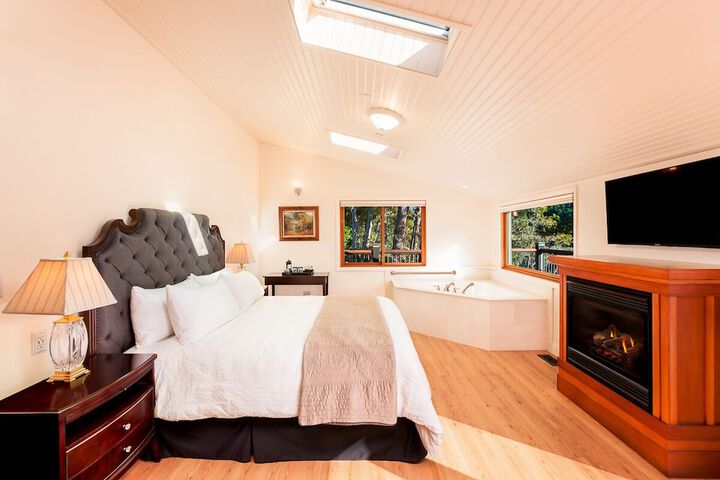 Noyo Harbor Inn Restaurant&Tavern Fort Bragg | Bookonline.com