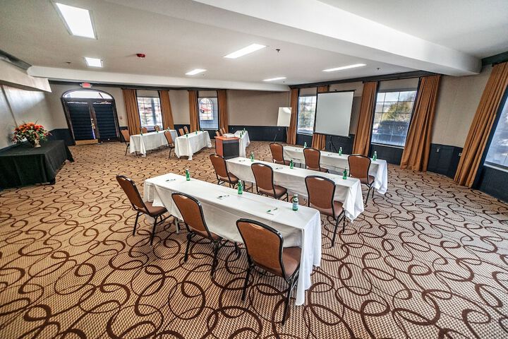 The Stone Castle Hotel & Conference Center Branson | Bookonline.com