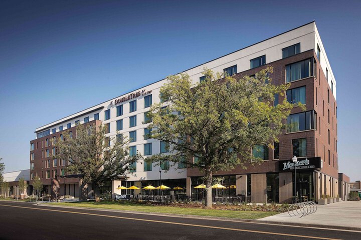DoubleTree by Hilton Greeley at Lincoln Park Greeley | Bookonline.com