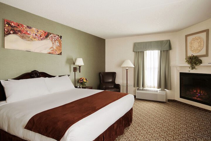 D. Hotel Suites & Spa Holyoke | Bookonline.com