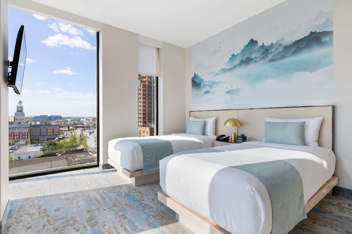 The Parc Hotel Flushing | Bookonline.com