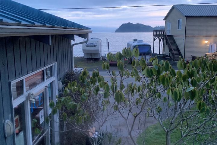 Curleys Resort & Dive Center Sekiu | Bookonline.com