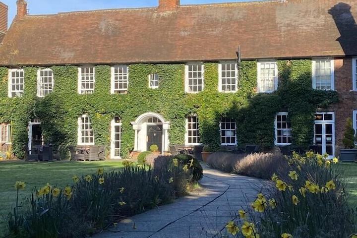 Bush Hotel Farnham Farnham | Bookonline.com