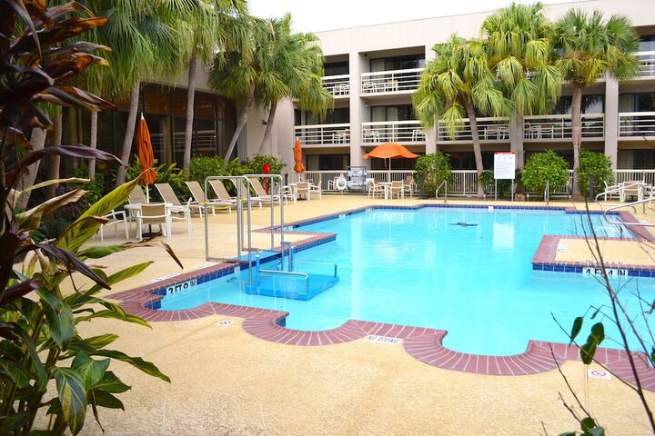 Doubletree by Hilton Houston Hobby Airport Houston | Bookonline.com