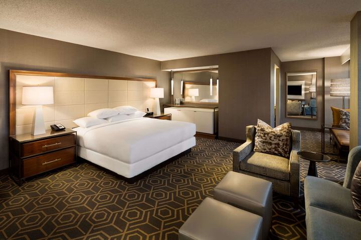 DoubleTree by Hilton Dallas Campbell Centre Dallas | Bookonline.com