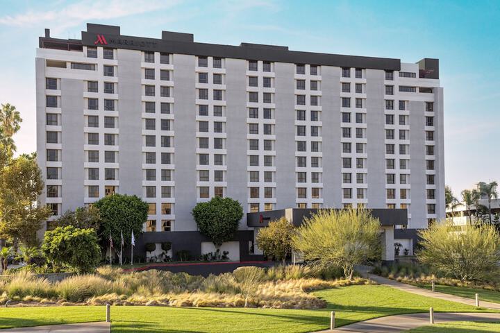 Marriott Riverside at the Convention Center Riverside | Bookonline.com