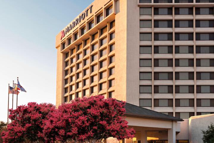 Dallas/Addison Marriott Quorum by the Galleria Dallas | Bookonline.com