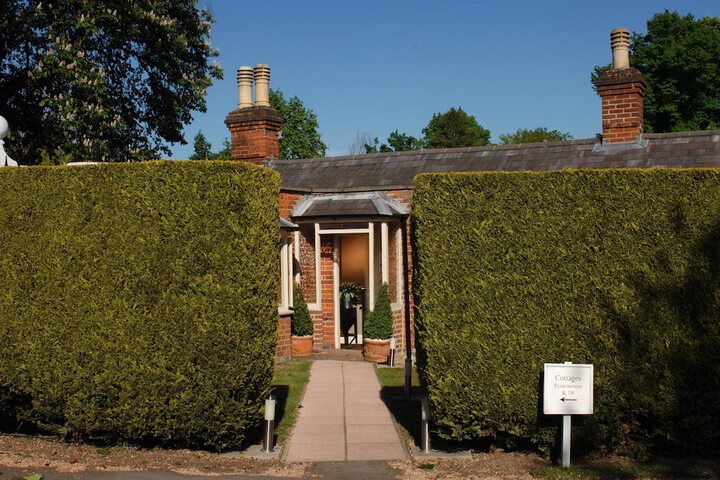 Stoke Place Hotel Slough | Bookonline.com