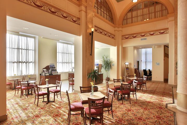 Holiday Inn Express Baltimore Downtown an IHG Hotel Baltimore ...