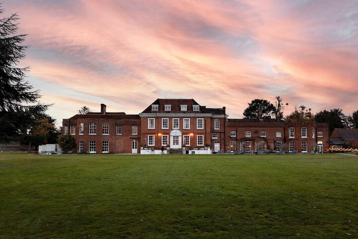 Stoke Place Hotel Slough | Bookonline.com