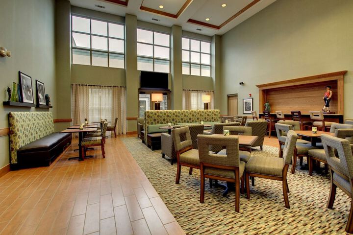 Hampton Inn & Suites Chicago / Aurora Aurora | Bookonline.com