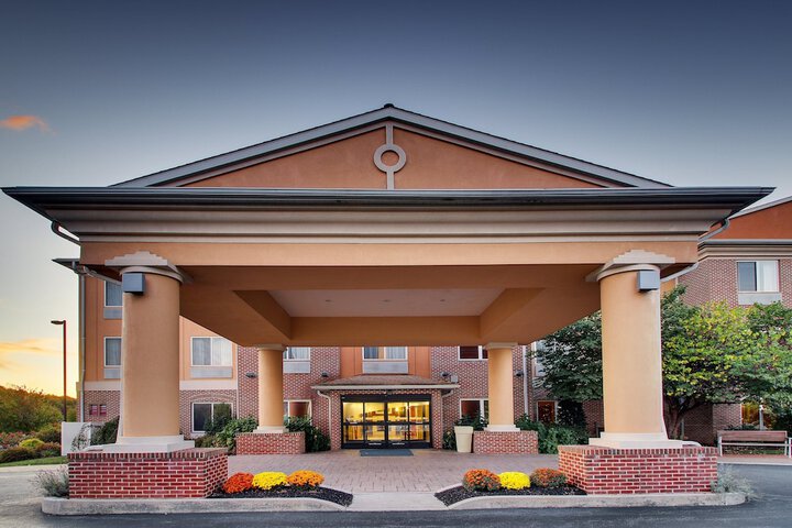 Holiday Inn Express Hotel & Suites Lancaster Lititz an IHG Hotel Lititz ...