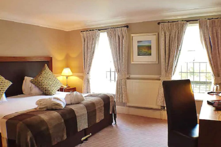 Hatton Court Gloucester | Bookonline.com