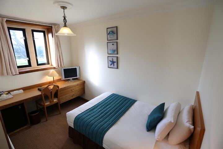 Stanton House Hotel Swindon | Bookonline.com