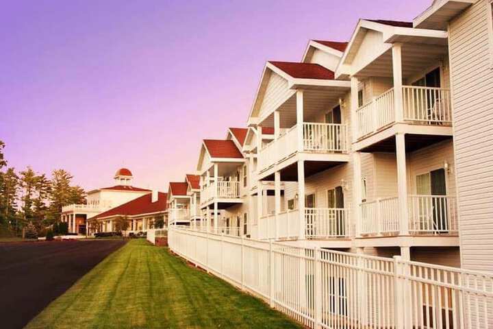 Four Seasons Island Resort Pembine | Bookonline.com