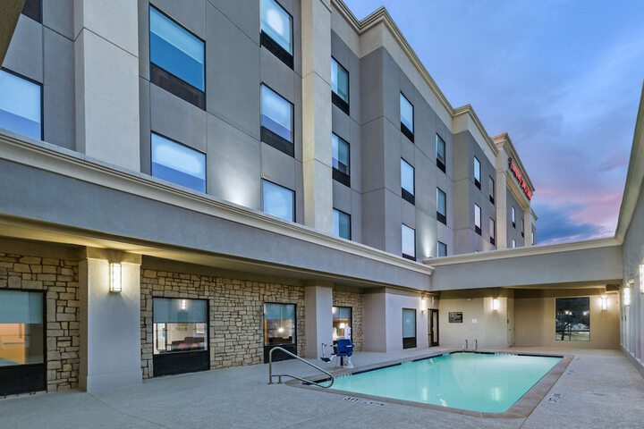 Hampton Inn & Suites Dallas I 30 Cockrell Hill Dallas | Bookonline.com