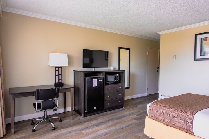 Travelodge by Wyndham Monterey Bay Monterey | Bookonline.com