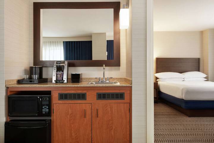 Embassy Suites Boston Logan Airport Boston | Bookonline.com