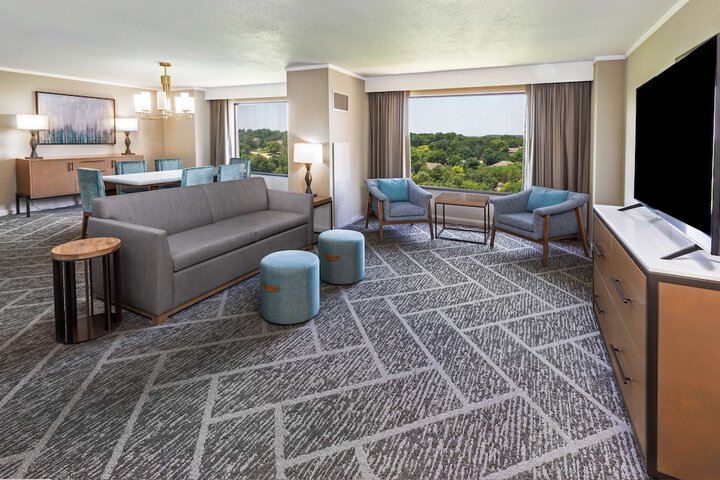 DoubleTree by Hilton Tulsa Warren Place Tulsa | Bookonline.com