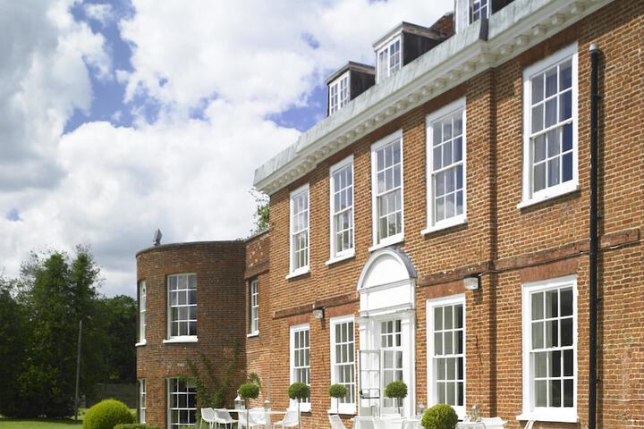 Stoke Place Hotel Slough | Bookonline.com