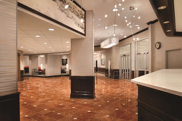 Radisson Hotel Cincinnati Riverfront Covington | Bookonline.com