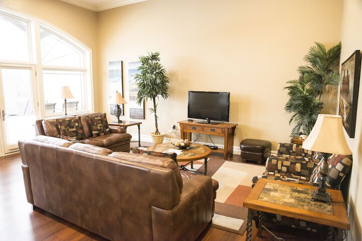 Riverwalk Place Resort & Spa Gladwin | Bookonline.com