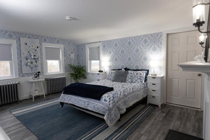 Blue Bear Inn Francestown | Bookonline.com