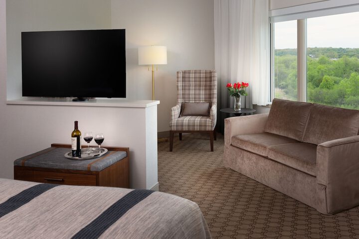 The Ingleside Hotel Pewaukee | Bookonline.com