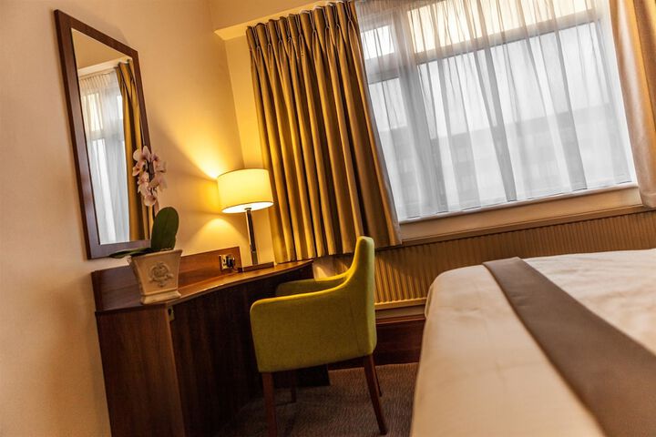 Best Western Manchester Altrincham Cresta Court Hotel Altrincham ...