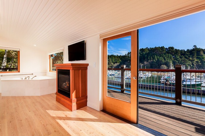 Noyo Harbor Inn Restaurant&Tavern Fort Bragg | Bookonline.com