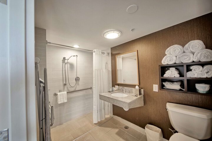 DoubleTree by Hilton Hotel Portland South Portland | Bookonline.com