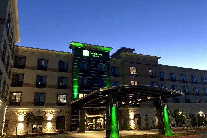 Holiday Inn Hotel & Suites Silicon Valley Milpitas an IHG Hotel ...