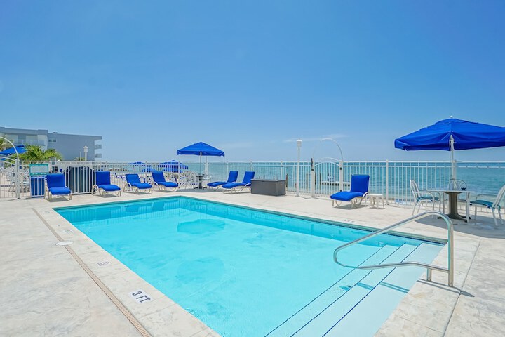 Glunz Ocean Beach Hotel & Resort Key Colony Beach | Bookonline.com