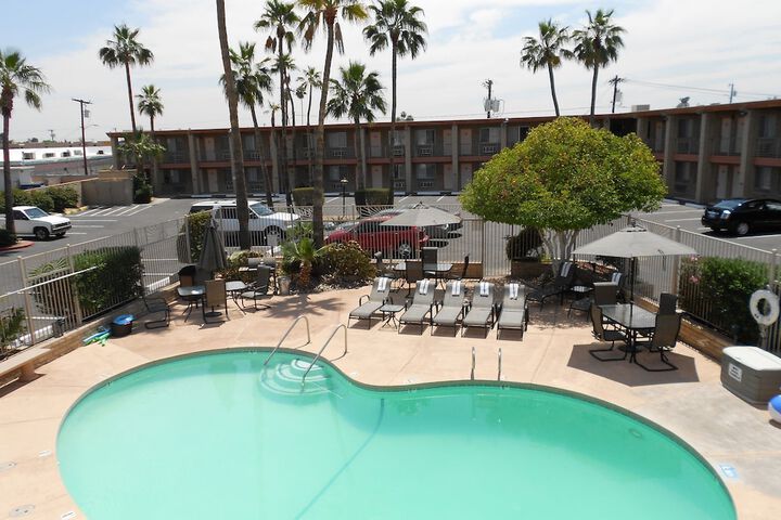 Quality Inn & Suites Phoenix NW - Sun City Youngtown | Bookonline.com