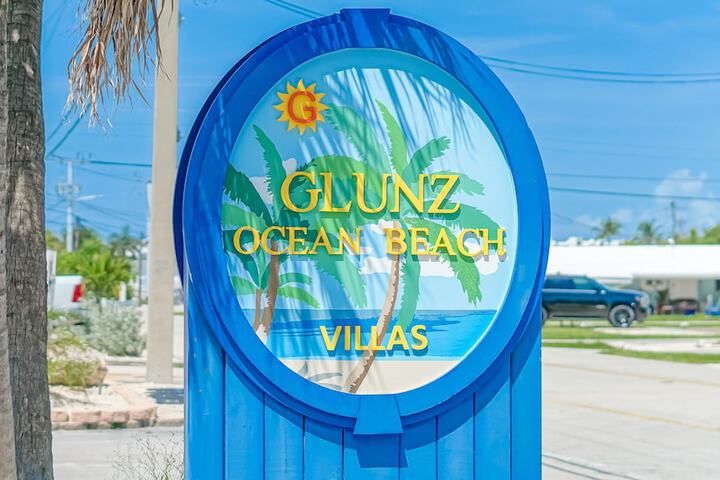 Glunz Ocean Beach Hotel & Resort Key Colony Beach | Bookonline.com