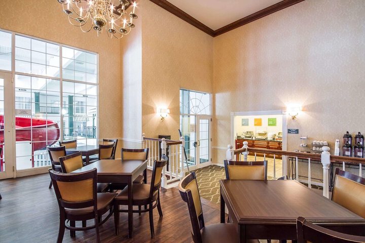 Comfort Suites Appleton Airport Appleton | Bookonline.com