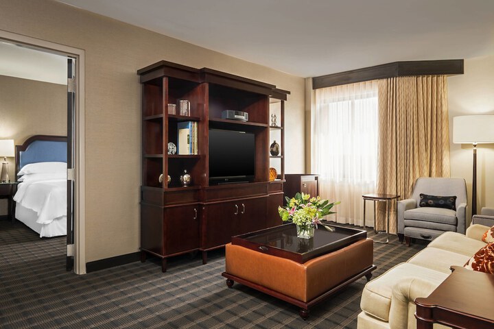 Sheraton Charlotte Airport Hotel Charlotte | Bookonline.com