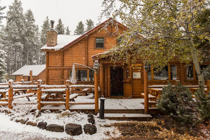 Baker Creek by Basecamp Lake Louise | Bookonline.com