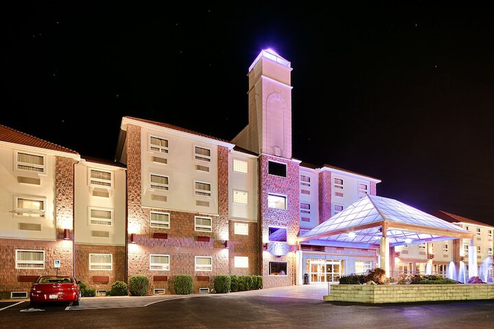 Best Western Plus Sandusky Hotel & Suites Sandusky | Bookonline.com