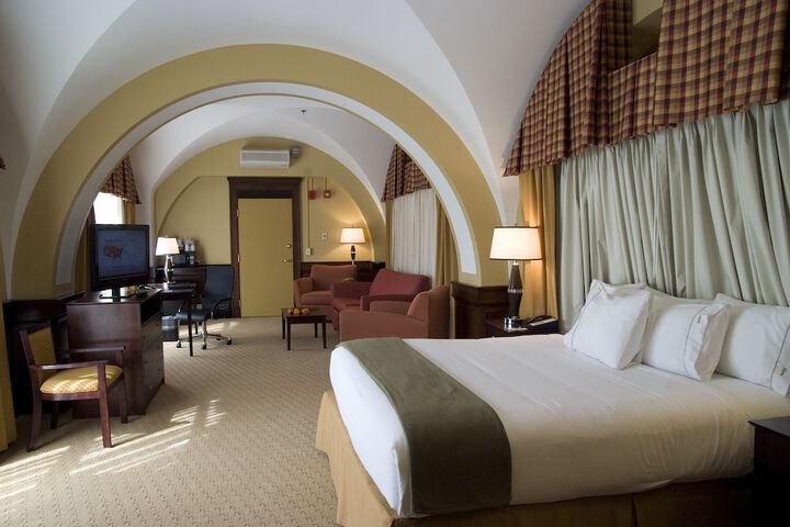 Holiday Inn Express Baltimore Downtown an IHG Hotel Baltimore ...