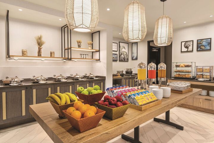 DoubleTree by Hilton Tampa Rocky Point Waterfront Tampa | Bookonline.com