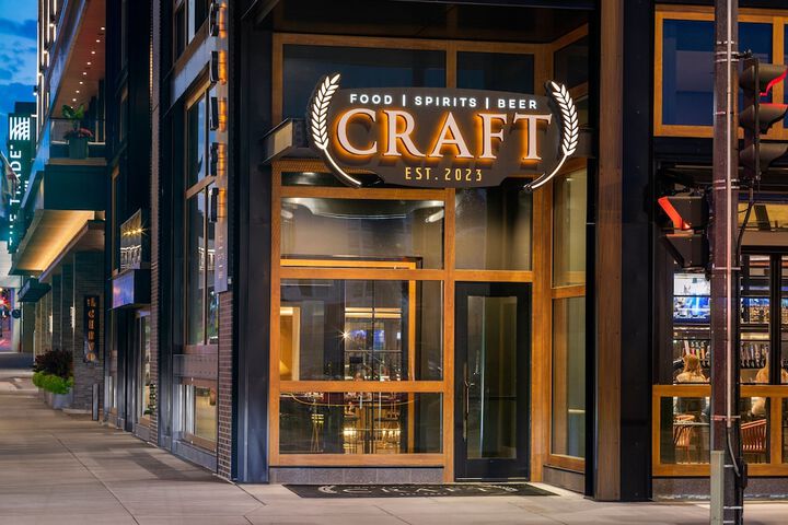 The Trade Autograph Collection Milwaukee | Bookonline.com