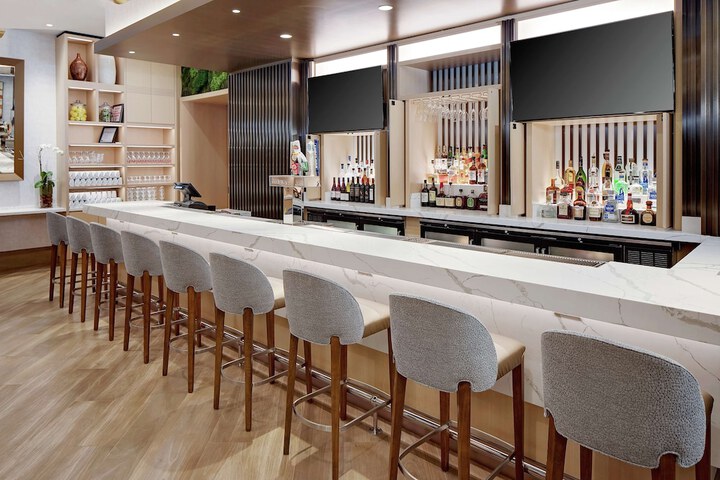DoubleTree by Hilton Chicago - Magnificent Mile Chicago | Bookonline.com